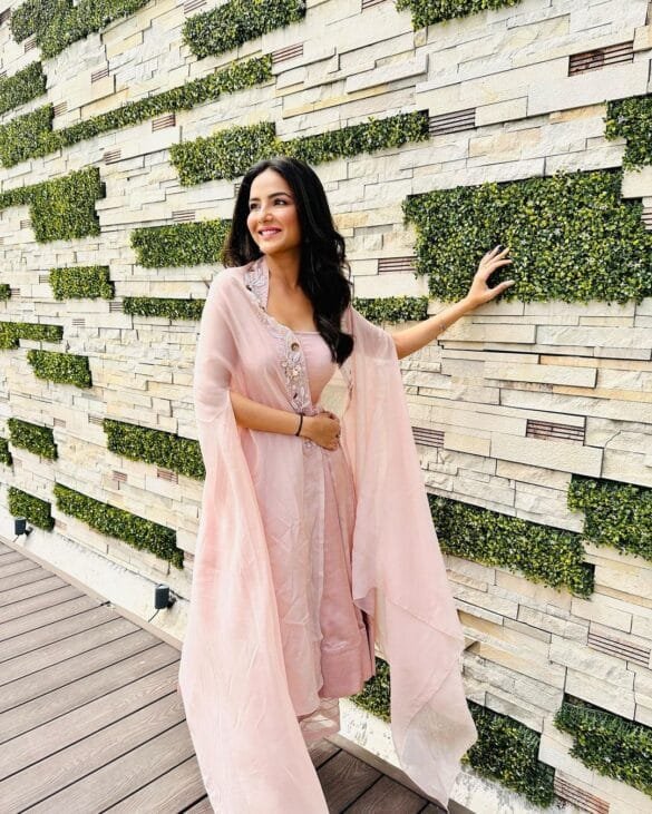 Jasmin Bhasin Biography: Age, Height, Family & Net Worth 2025