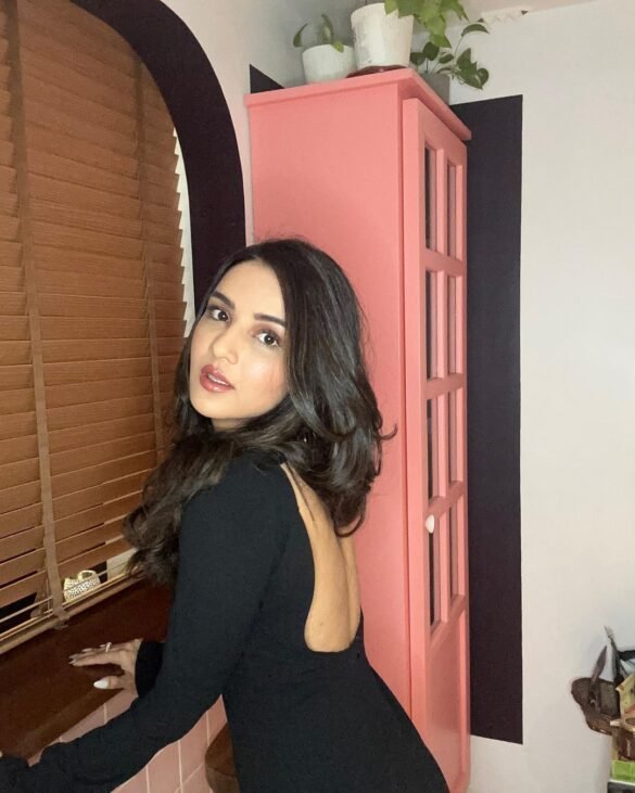 Jasmin Bhasin Biography: Age, Height, Family & Net Worth 2025